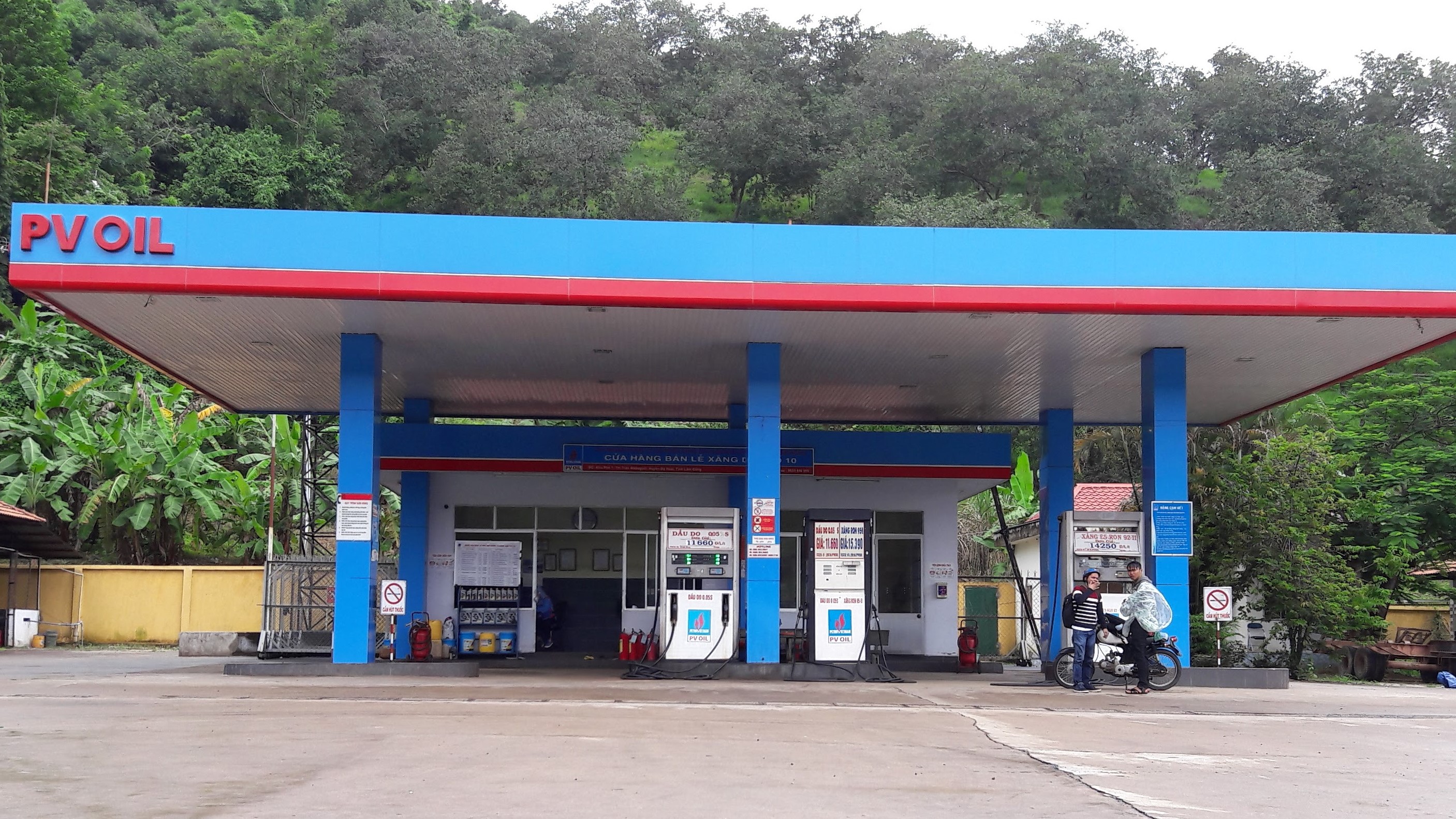 Cửa hàng xăng dầu PVOIL số 10